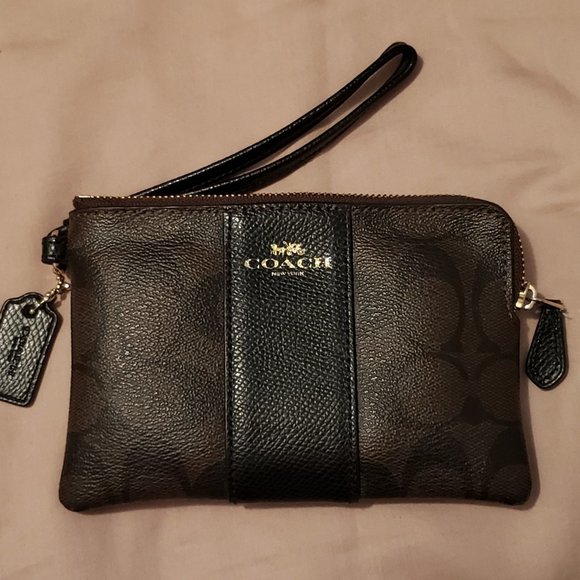 Coach | Bags | Coach Small Wristlet In Colorblock Signature Canvas ...